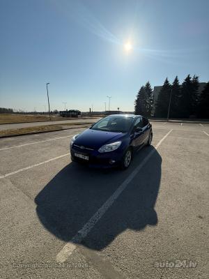 Zils Ford Focus 2014 Tallina, ar dzinēja tilpumu 1.00 L un nobraukumu 193 tūkst. km par 4599 €, foto  vietnē AUTOMOTO.COM.LV