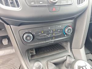 Zils Ford Focus 2015 Viļņa, ar dzinēja tilpumu 1.00 L un nobraukumu 193 tūkst. km par 4500 €, foto 19 vietnē AUTOMOTO.COM.LV