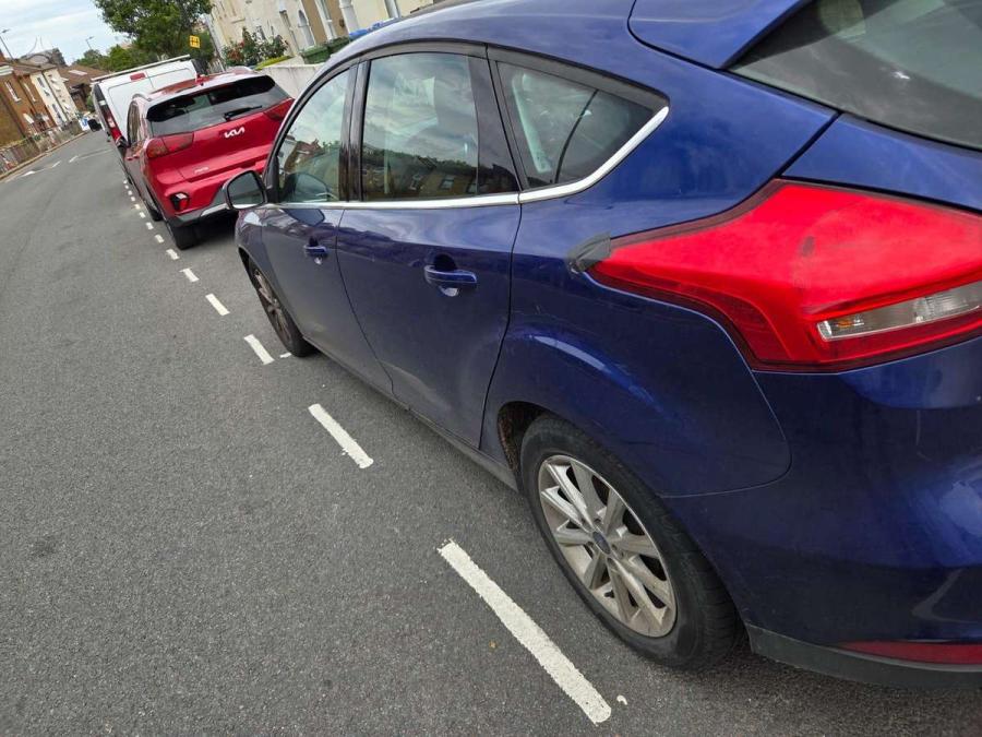 Blue Ford Focus 2016 in Kaunas, with an engine capacity of 1.00 L and mileage of 180 thousand km for 800 €, photo 5 on AUTOMOTO.COM.LV