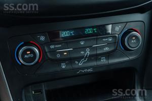 Zils Ford Focus 2018 Rīga, ar dzinēja tilpumu 1.00 L un nobraukumu 166 tūkst. km par 6500 €, foto 22 vietnē AUTOMOTO.COM.LV