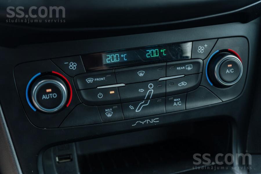 Zils Ford Focus 2018 Rīga, ar dzinēja tilpumu 1.00 L un nobraukumu 166 tūkst. km par 6500 €, foto 22 vietnē AUTOMOTO.COM.LV
