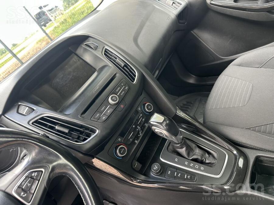 Blue Ford Focus 2018 in Cesis, with an engine capacity of 2.00 L and mileage of 0 thousand km for 8900 €, photo 10 on AUTOMOTO.COM.LV