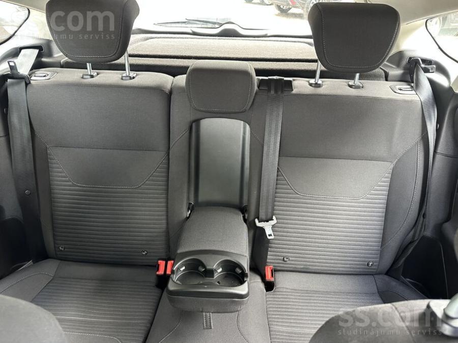 Blue Ford Focus 2018 in Cesis, with an engine capacity of 2.00 L and mileage of 0 thousand km for 8900 €, photo 19 on AUTOMOTO.COM.LV