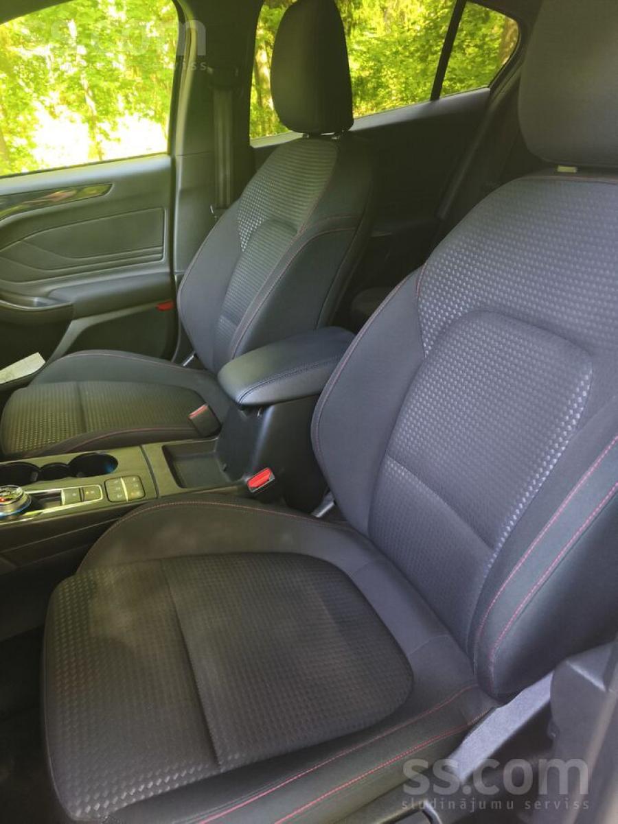 Blue Ford Focus 2020 in Riga, with an engine capacity of 2.00 L and mileage of 126 thousand km for 13900 €, photo 9 on AUTOMOTO.COM.LV