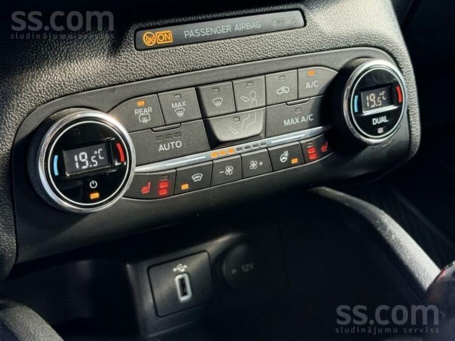 Blue Ford Focus 2020 in Riga, with an engine capacity of 1.50 L and mileage of 82 thousand km for 10490 €, photo 13 on AUTOMOTO.COM.LV