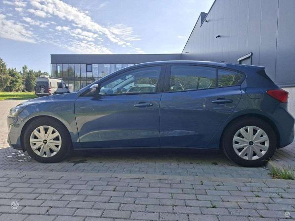 Ford Focus 2021 Viļņa vietnē Zils Ford Focus 2021 Viļņa, ar dzinēja tilpumu 1.00 L un nobraukumu 73 tūkst. km par 9200 €, foto 5 vietnē AUTOMOTO.COM.LV