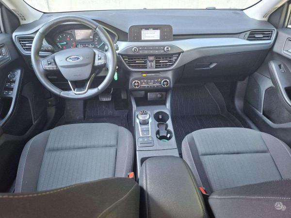 Ford Focus 2021 Viļņa vietnē Zils Ford Focus 2021 Viļņa, ar dzinēja tilpumu 1.00 L un nobraukumu 73 tūkst. km par 9200 €, foto 9 vietnē AUTOMOTO.COM.LV