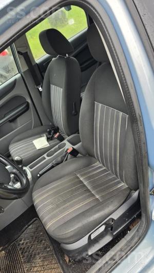 Zils Ford Focus 2009 Liepāja, ar dzinēja tilpumu 1.60 L un nobraukumu 174 tūkst. km par 1250 €, foto 6 vietnē AUTOMOTO.COM.LV
