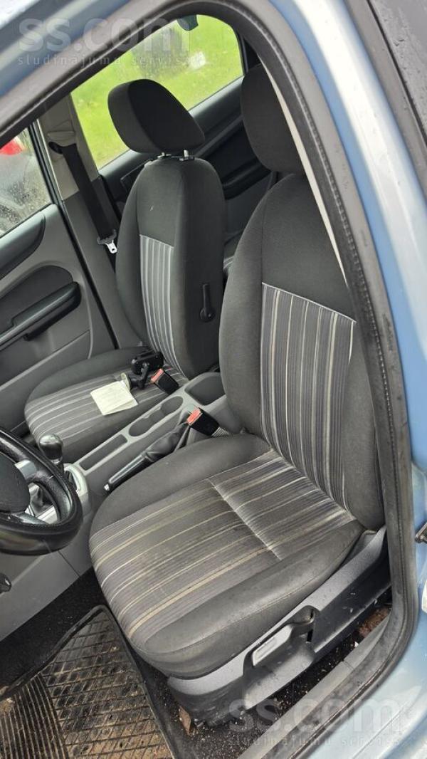 Zils Ford Focus 2009 Liepāja, ar dzinēja tilpumu 1.60 L un nobraukumu 174 tūkst. km par 1250 €, foto 5 vietnē AUTOMOTO.COM.LV