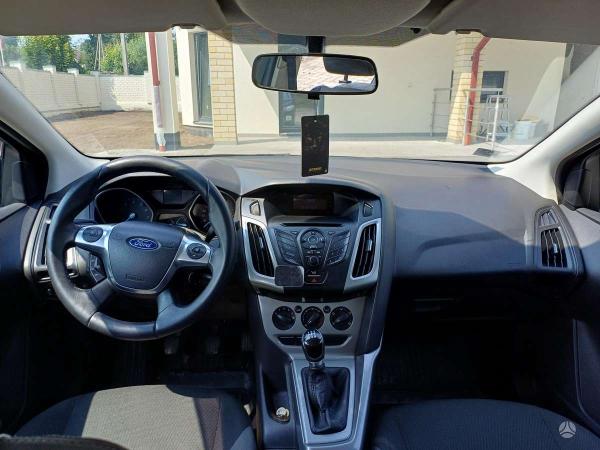 Blue Ford Focus 2011 in Vilnius, with an engine capacity of 1.60 L and mileage of 256 thousand km for 2250 €, photo 9 on AUTOMOTO.COM.LV