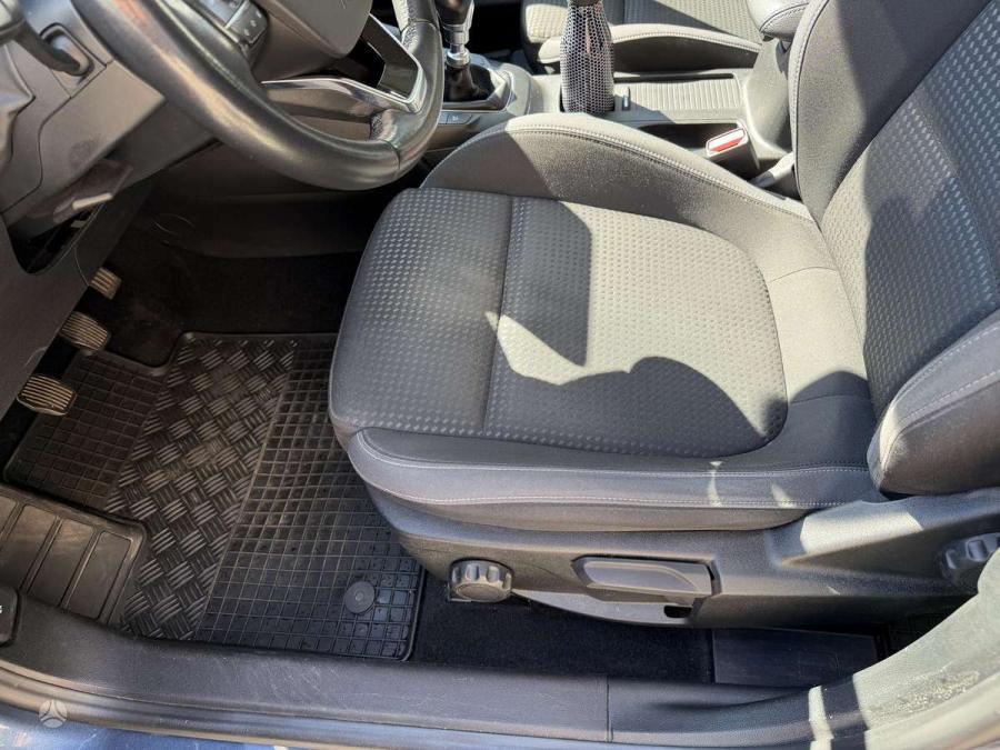 Blue Ford Focus 2021 in Vilnius, with an engine capacity of 1.00 L and mileage of 84 thousand km for 14000 €, photo 14 on AUTOMOTO.COM.LV