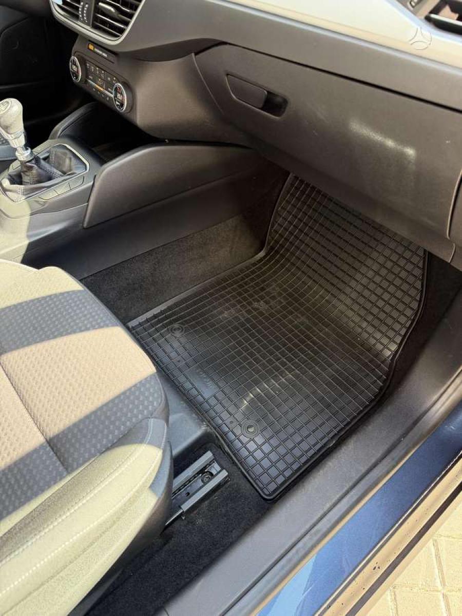 Blue Ford Focus 2021 in Vilnius, with an engine capacity of 1.00 L and mileage of 84 thousand km for 14000 €, photo 17 on AUTOMOTO.COM.LV
