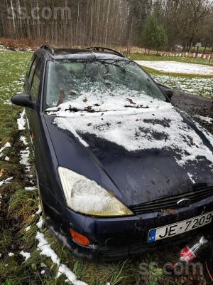 Zils Ford Focus 1999 Madona, ar dzinēja tilpumu 1.80 L un nobraukumu 295 tūkst. km par 350 €, foto  vietnē AUTOMOTO.COM.LV