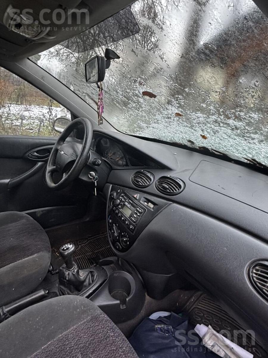 Zils Ford Focus 1999 Madona, ar dzinēja tilpumu 1.80 L un nobraukumu 295 tūkst. km par 350 €, foto 4 vietnē AUTOMOTO.COM.LV