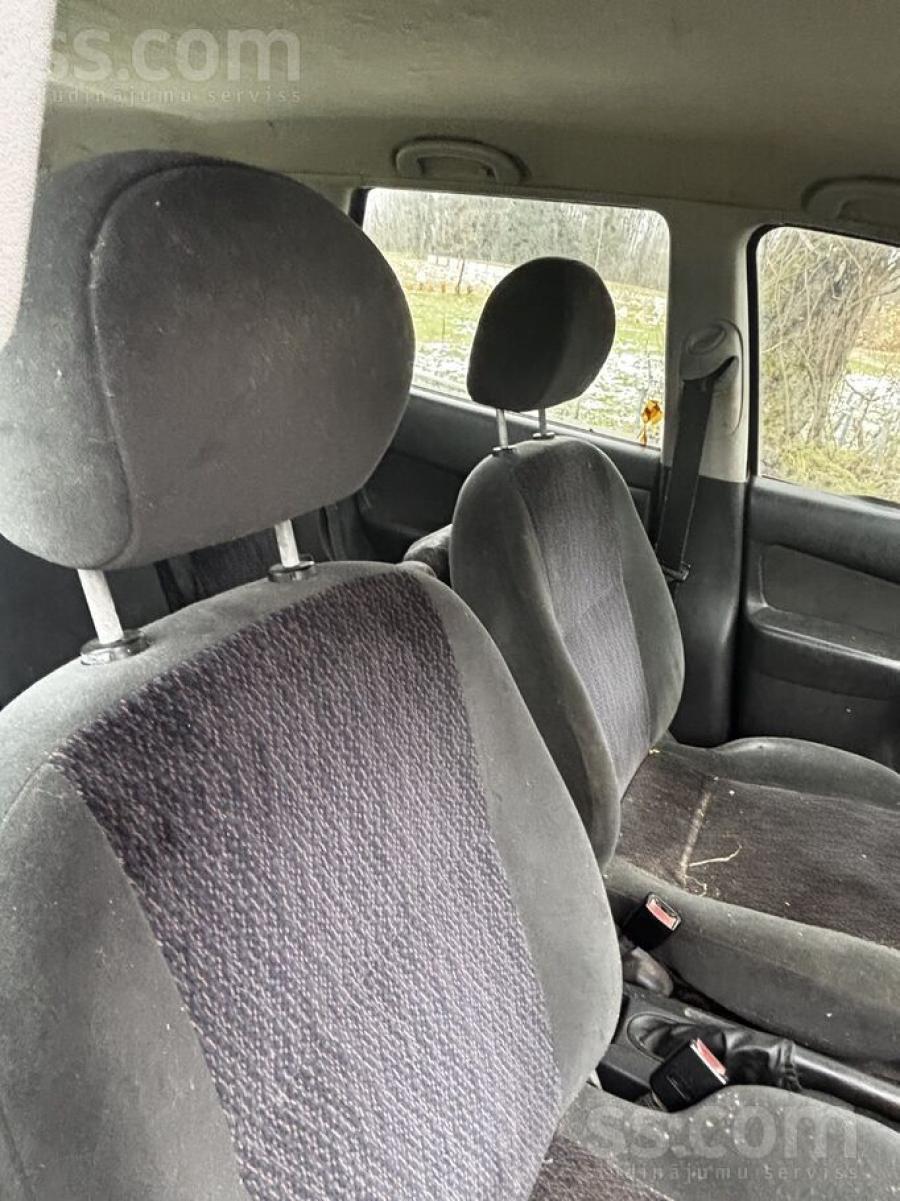 Zils Ford Focus 1999 Madona, ar dzinēja tilpumu 1.80 L un nobraukumu 295 tūkst. km par 350 €, foto 5 vietnē AUTOMOTO.COM.LV