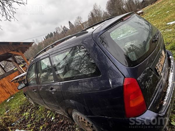 Ford Focus 1999 Madona vietnÄ Zils Ford Focus 1999 Madona, ar dzinÄja tilpumu 1.80 L un nobraukumu 295 tÅ«kst. km par 350 ā¬, foto 6 vietnÄ AUTOMOTO.COM.LV
