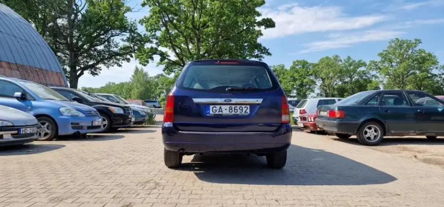 Zils Ford Focus 2001 Valmiera, ar dzinēja tilpumu 1.80 L un nobraukumu 438 tūkst. km par 950 €, foto 5 vietnē AUTOMOTO.COM.LV