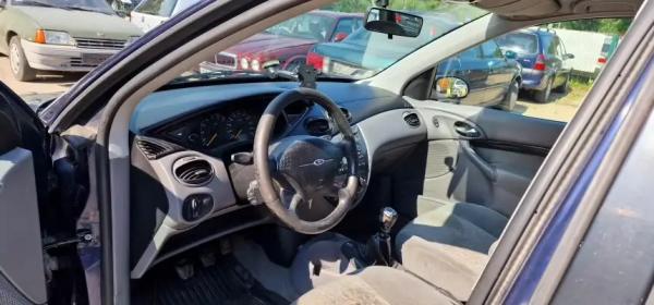 Zils Ford Focus 2001 Valmiera, ar dzinēja tilpumu 1.80 L un nobraukumu 438 tūkst. km par 950 €, foto 10 vietnē AUTOMOTO.COM.LV