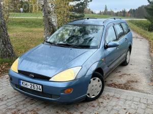 Zils Ford Focus 2001 Cēsis, ar dzinēja tilpumu 1.80 L un nobraukumu 440 tūkst. km par 940 €, foto  vietnē AUTOMOTO.COM.LV