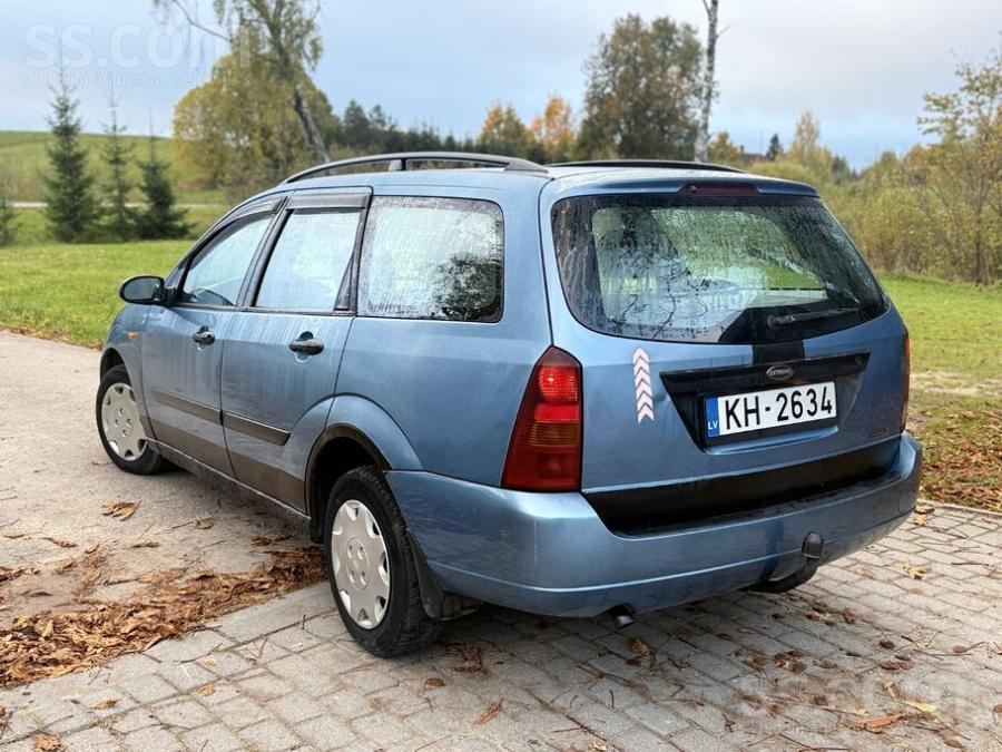 Blue Ford Focus 2001 in Cesis, with an engine capacity of 1.80 L and mileage of 440 thousand km for 940 €, photo 4 on AUTOMOTO.COM.LV
