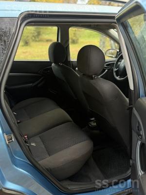 Blue Ford Focus 2001 in Cesis, with an engine capacity of 1.80 L and mileage of 440 thousand km for 940 €, photo 6 on AUTOMOTO.COM.LV