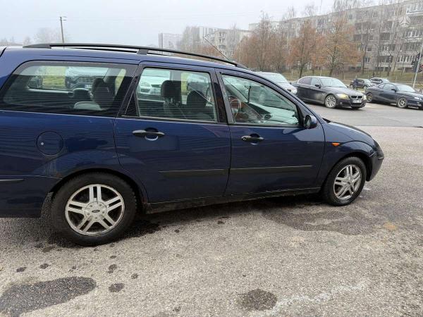 Zils Ford Focus 2002 Viļņa, ar dzinēja tilpumu 1.75 L un nobraukumu 290 tūkst. km par 700 €, foto 4 vietnē AUTOMOTO.COM.LV