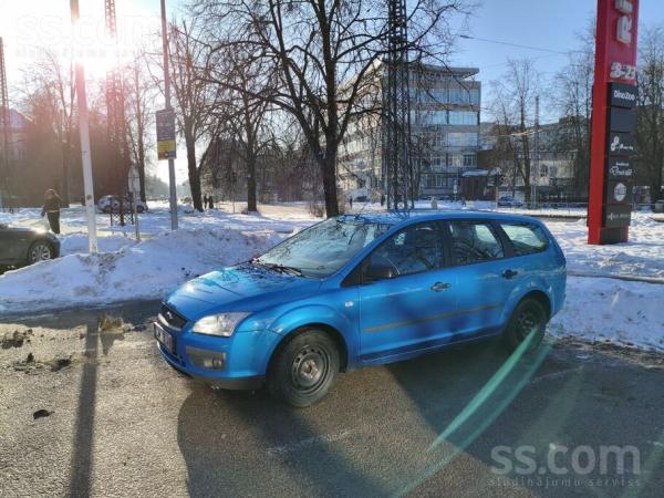 Blue Ford Focus 2005 in Riga, with an engine capacity of 1.60 L and mileage of 264 thousand km for 1300 €, photo 2 on AUTOMOTO.COM.LV