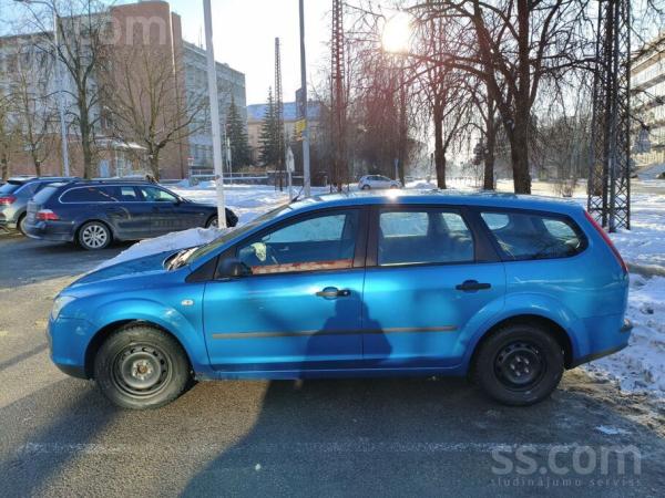 Blue Ford Focus 2005 in Riga, with an engine capacity of 1.60 L and mileage of 264 thousand km for 1300 €, photo 3 on AUTOMOTO.COM.LV