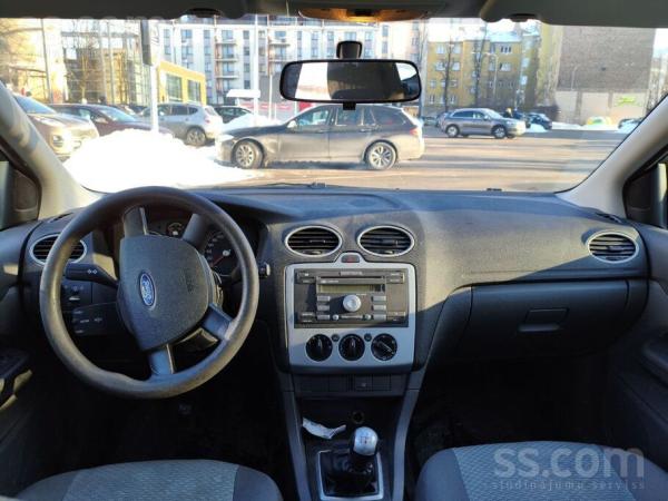 Blue Ford Focus 2005 in Riga, with an engine capacity of 1.60 L and mileage of 264 thousand km for 1300 €, photo 9 on AUTOMOTO.COM.LV