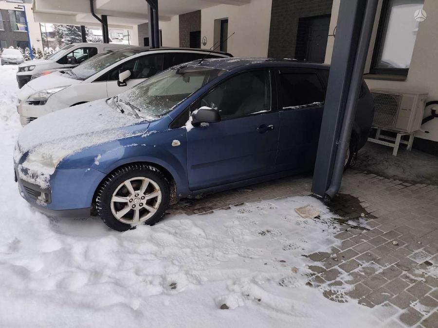 Blue Ford Focus 2006 in Vilnius, with an engine capacity of 2.00 L and mileage of 416 thousand km for 700 €, photo 2 on AUTOMOTO.COM.LV