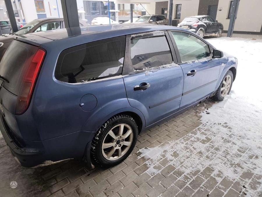 Blue Ford Focus 2006 in Vilnius, with an engine capacity of 2.00 L and mileage of 416 thousand km for 700 €, photo 3 on AUTOMOTO.COM.LV