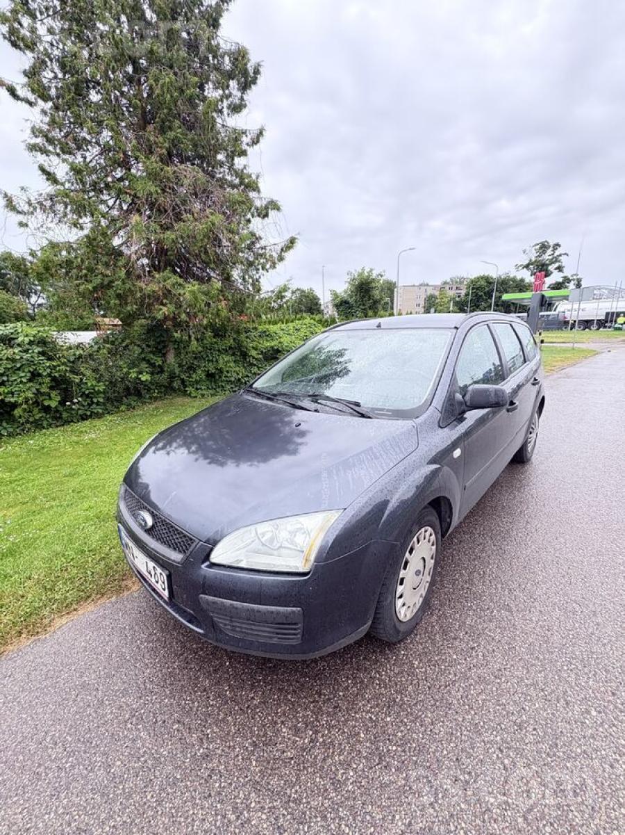 Blue Ford Focus 2006 in Riga, with an engine capacity of 1.60 L and mileage of 305 thousand km for 1200 €, photo 1 on AUTOMOTO.COM.LV