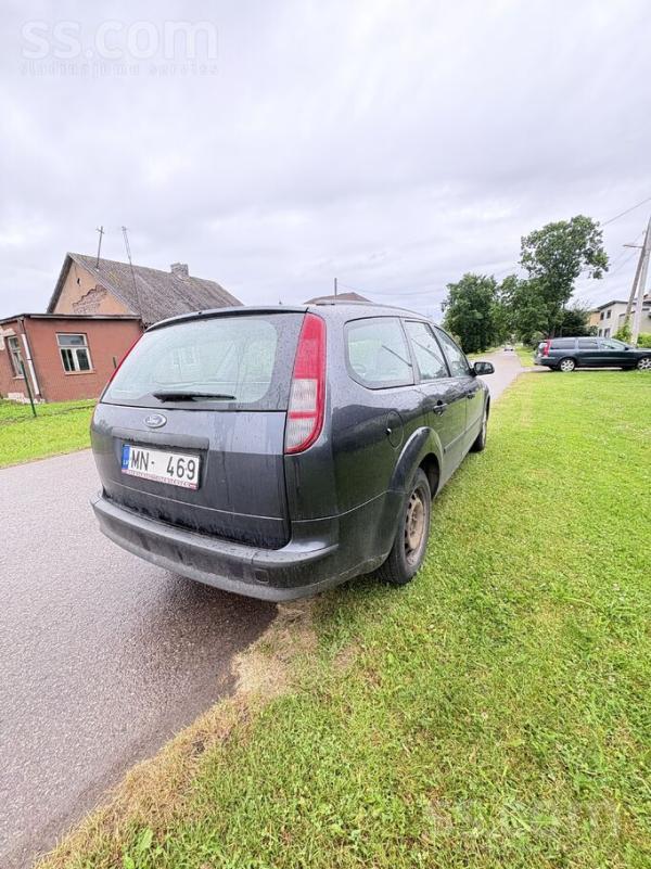 Blue Ford Focus 2006 in Riga, with an engine capacity of 1.60 L and mileage of 305 thousand km for 1200 €, photo 3 on AUTOMOTO.COM.LV