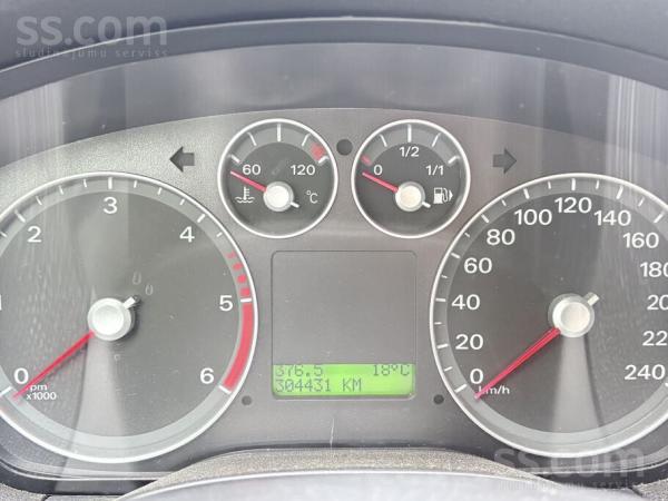 Blue Ford Focus 2006 in Riga, with an engine capacity of 1.60 L and mileage of 305 thousand km for 1200 €, photo 5 on AUTOMOTO.COM.LV