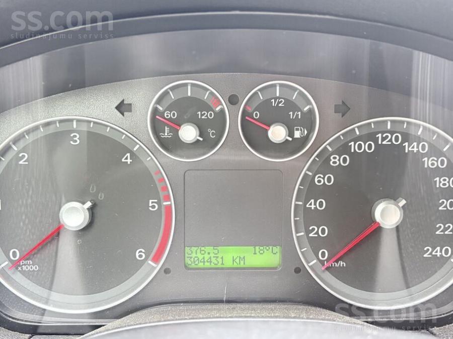 Blue Ford Focus 2006 in Riga, with an engine capacity of 1.60 L and mileage of 305 thousand km for 1200 €, photo 6 on AUTOMOTO.COM.LV