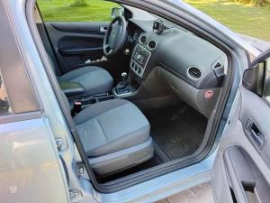Zils Ford Focus 2006 Viļņa, ar dzinēja tilpumu 1.60 L un nobraukumu 320 tūkst. km par 1300 €, foto  vietnē AUTOMOTO.COM.LV