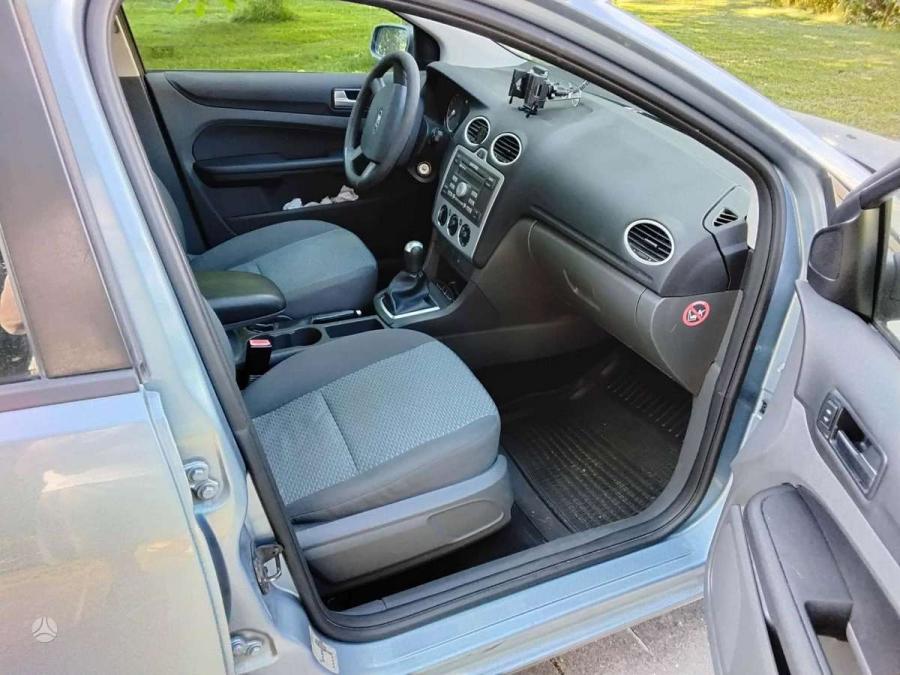 Blue Ford Focus 2006 in Vilnius, with an engine capacity of 1.60 L and mileage of 320 thousand km for 1300 €, photo 1 on AUTOMOTO.COM.LV
