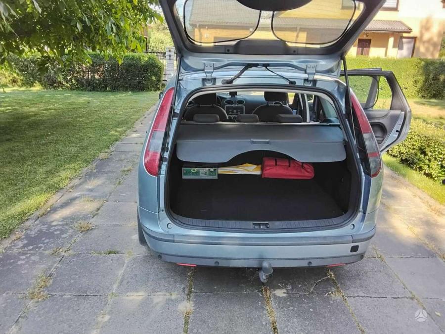 Blue Ford Focus 2006 in Vilnius, with an engine capacity of 1.60 L and mileage of 320 thousand km for 1300 €, photo 4 on AUTOMOTO.COM.LV