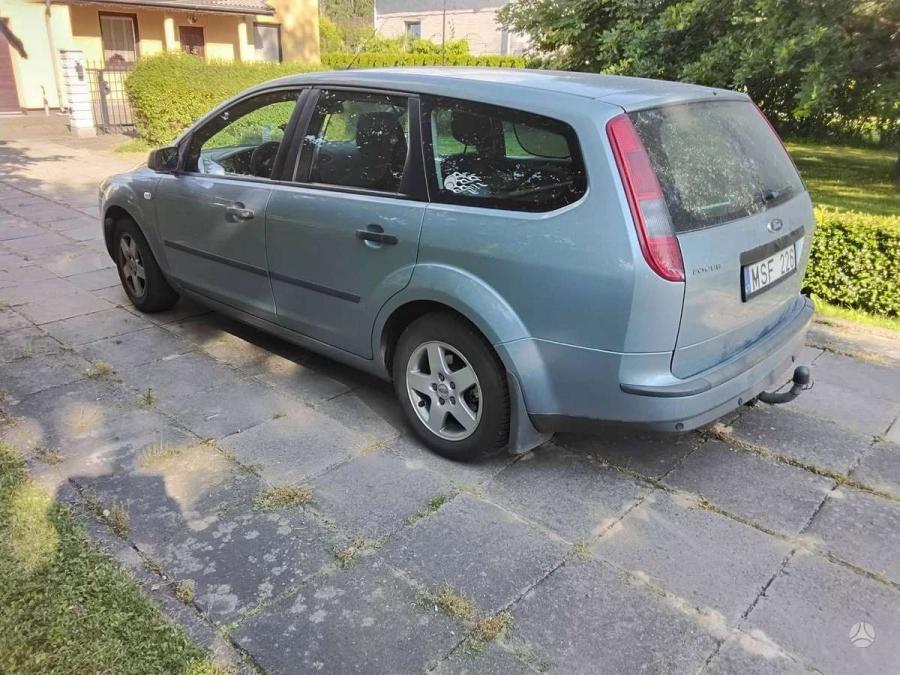Blue Ford Focus 2006 in Vilnius, with an engine capacity of 1.60 L and mileage of 320 thousand km for 1300 €, photo 6 on AUTOMOTO.COM.LV