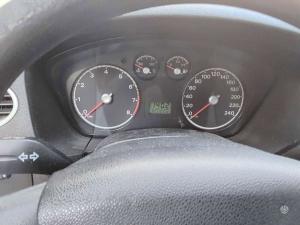 Blue Ford Focus 2006 in Vilnius, with an engine capacity of 1.60 L and mileage of 320 thousand km for 1300 €, photo 10 on AUTOMOTO.COM.LV