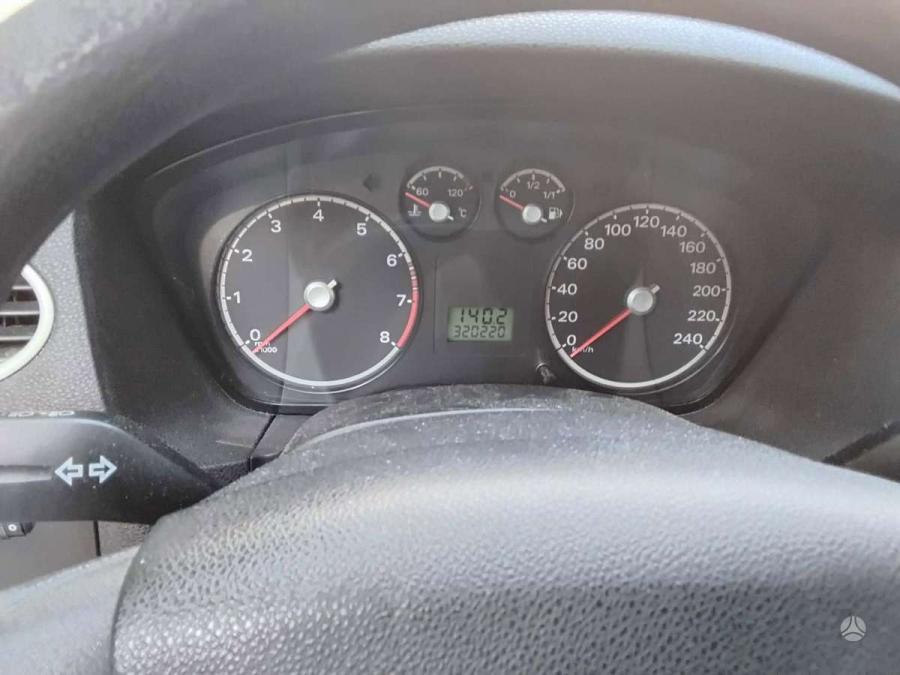 Blue Ford Focus 2006 in Vilnius, with an engine capacity of 1.60 L and mileage of 320 thousand km for 1300 €, photo 10 on AUTOMOTO.COM.LV