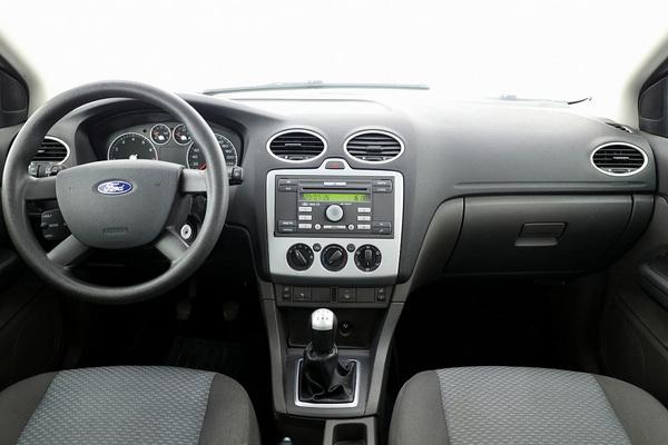 Blue Ford Focus 2006 in Tallinn, with an engine capacity of 1.60 L and mileage of 178 thousand km for 1299 €, photo 5 on AUTOMOTO.COM.LV