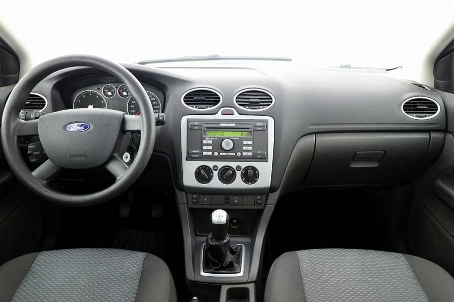 Blue Ford Focus 2006 in Tallinn, with an engine capacity of 1.60 L and mileage of 178 thousand km for 1299 €, photo 6 on AUTOMOTO.COM.LV