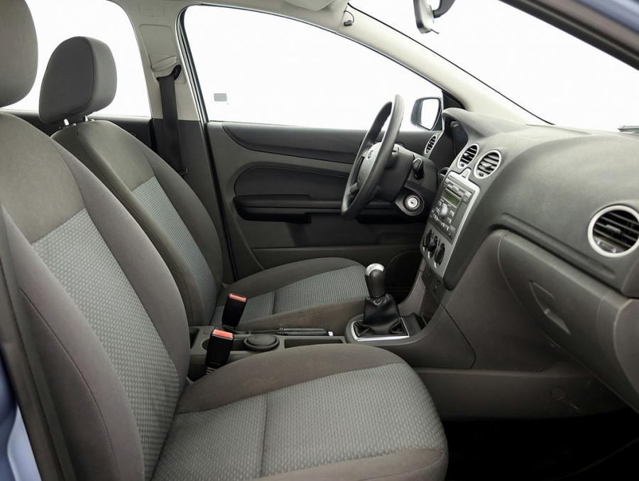 Blue Ford Focus 2006 in Tallinn, with an engine capacity of 1.60 L and mileage of 178 thousand km for 1299 €, photo 7 on AUTOMOTO.COM.LV