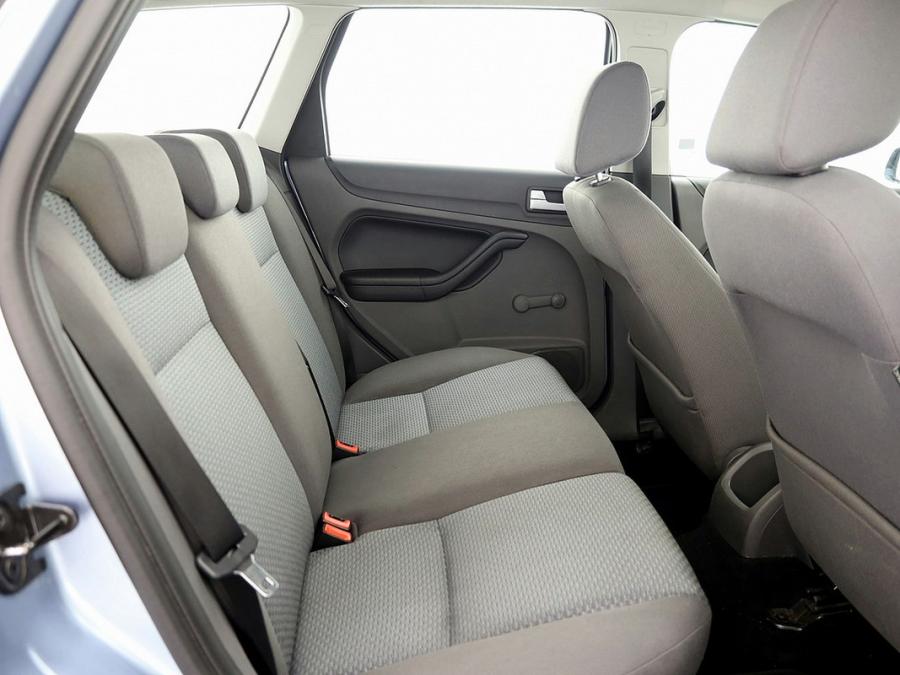 Blue Ford Focus 2006 in Tallinn, with an engine capacity of 1.60 L and mileage of 178 thousand km for 1299 €, photo 8 on AUTOMOTO.COM.LV