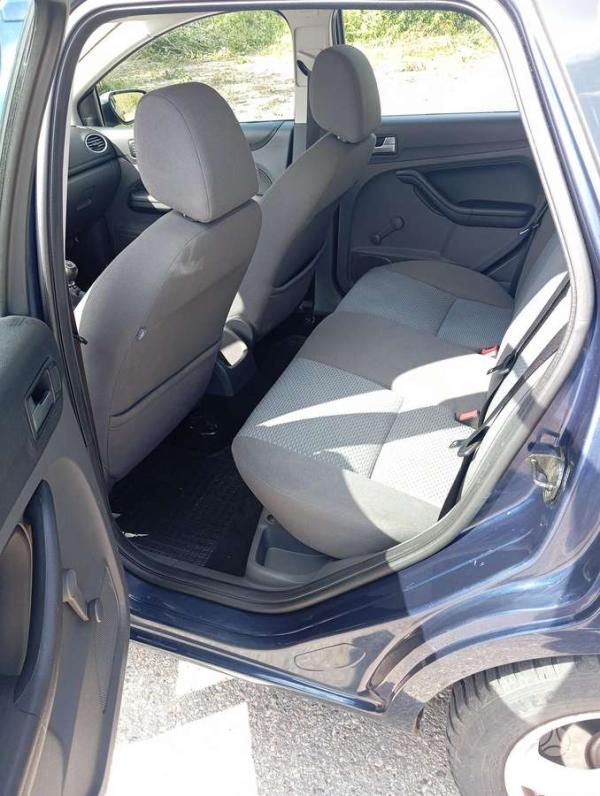Zils Ford Focus 2006 Jonava, ar dzinēja tilpumu 2.00 L un nobraukumu 259 tūkst. km par 1000 €, foto 4 vietnē AUTOMOTO.COM.LV