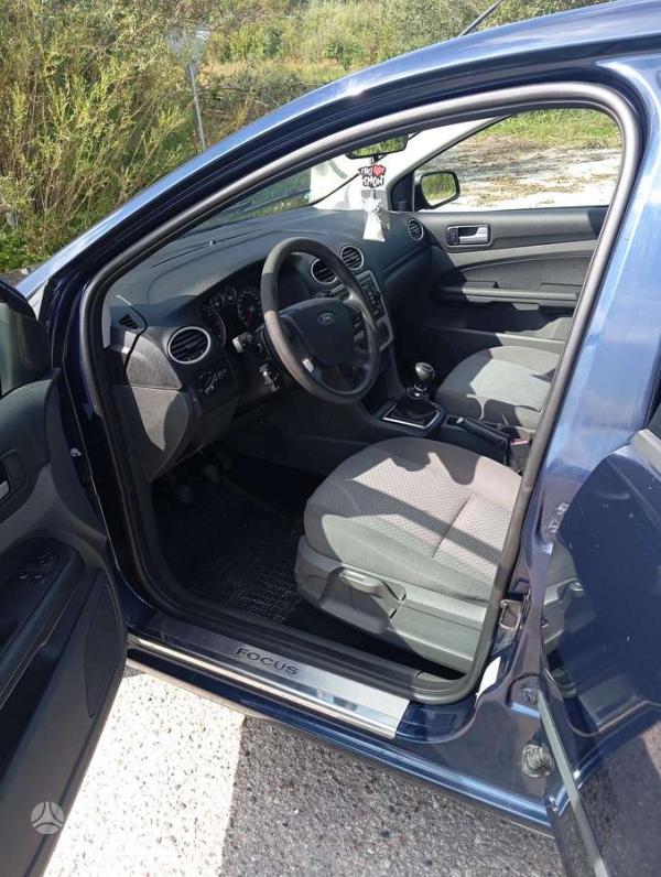 Zils Ford Focus 2006 Jonava, ar dzinēja tilpumu 2.00 L un nobraukumu 259 tūkst. km par 1000 €, foto 7 vietnē AUTOMOTO.COM.LV