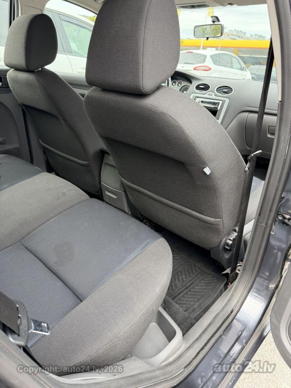 Ford Focus 2006 Tallina vietnē Zils Ford Focus 2006 Tallina, ar dzinēja tilpumu 1.60 L un nobraukumu 142 tūkst. km par 1600 €, foto 10 vietnē AUTOMOTO.COM.LV