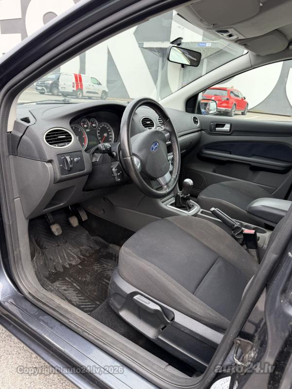 Ford Focus 2006 Tallina vietnē Zils Ford Focus 2006 Tallina, ar dzinēja tilpumu 1.60 L un nobraukumu 142 tūkst. km par 1600 €, foto 11 vietnē AUTOMOTO.COM.LV