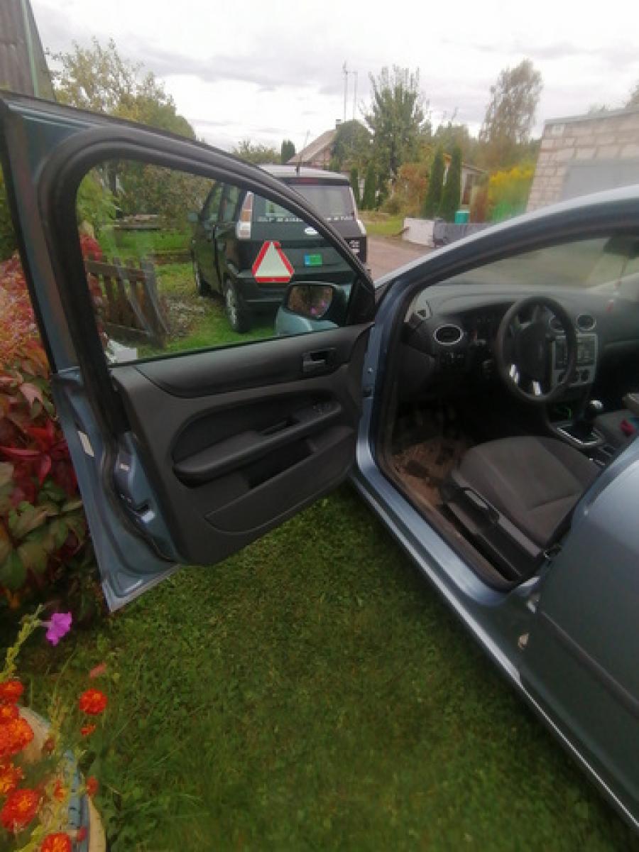 Blue Ford Focus 2007 in Kohtla-Jarve, with an engine capacity of 1.60 L and mileage of 282 thousand km for 1000 €, photo 3 on AUTOMOTO.COM.LV